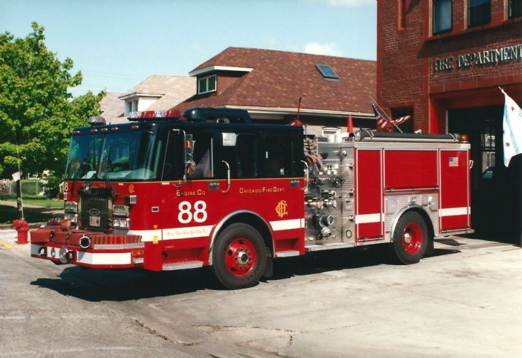 Fire Engines Photos - Chicago Fire Department Engine 88