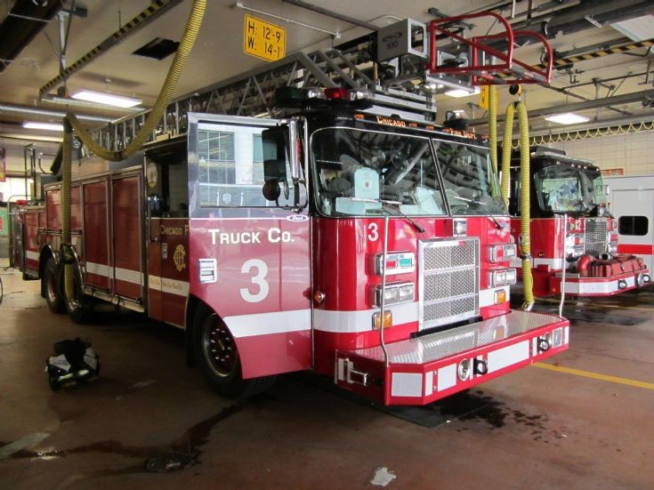Fire Engines Photos - Truck 3 Chicago fire department