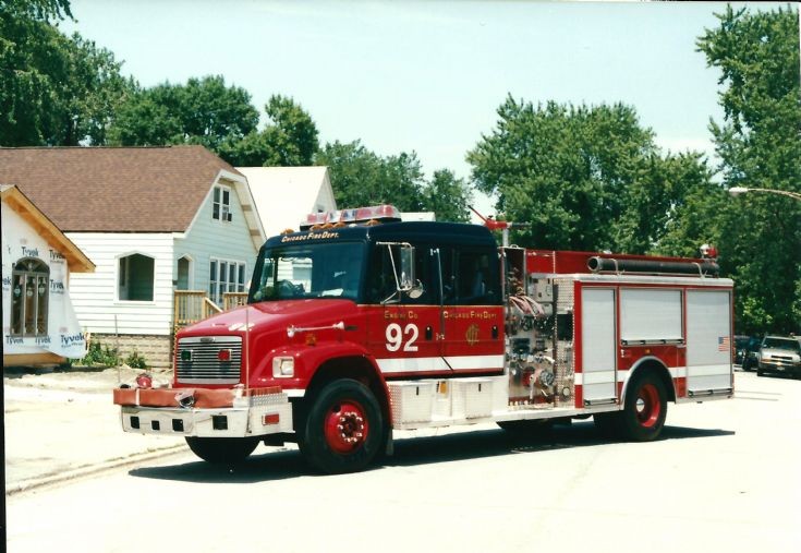 Fire Engines Photos - Chicago Fire Department Engine 92