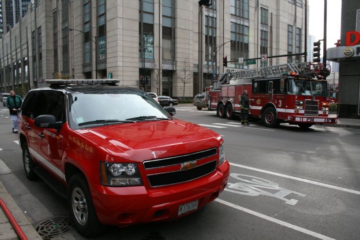 Fire Engines Photos - Chicago fire department Battalion 1