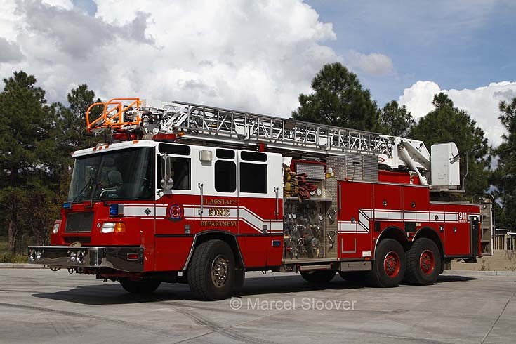 Fire Engines Photos - Flagstaff Arizona Quint 3 Pierce Quantum