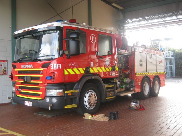 Fire Engines Photos - Melbourne MFB Epping Pumper-Tanker 11.