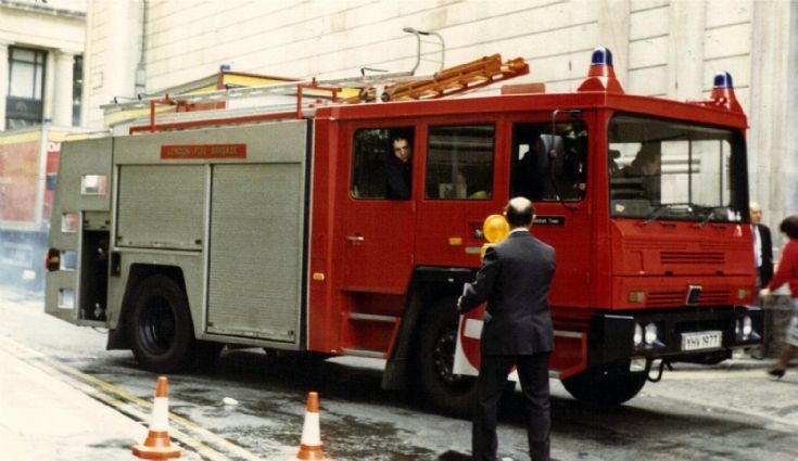 Fire Engines Photos - S&D Pump LFB A22 YHV197T