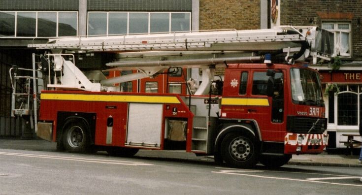 Fire Engines Photos - Greenwich HP Volvo FL6.18 Simon N922OHV