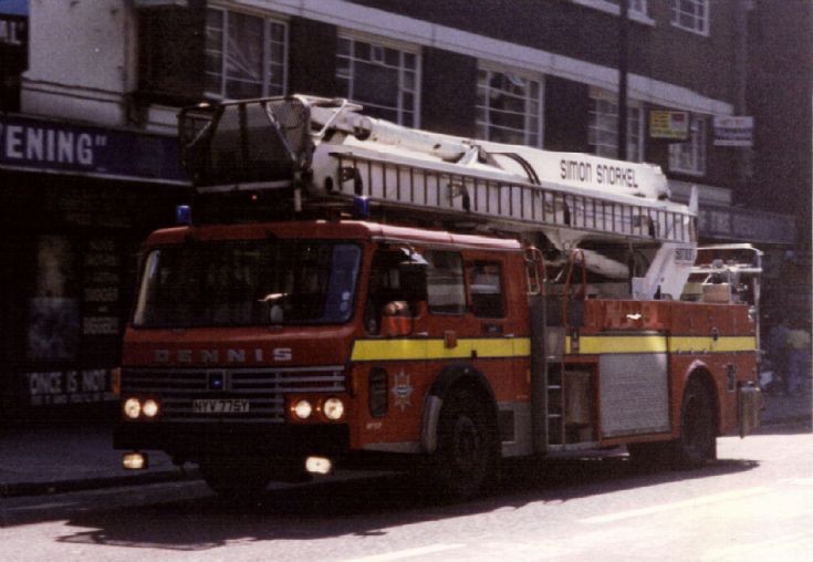 Fire Engines Photos - Dennis HP Simon NYV775Y