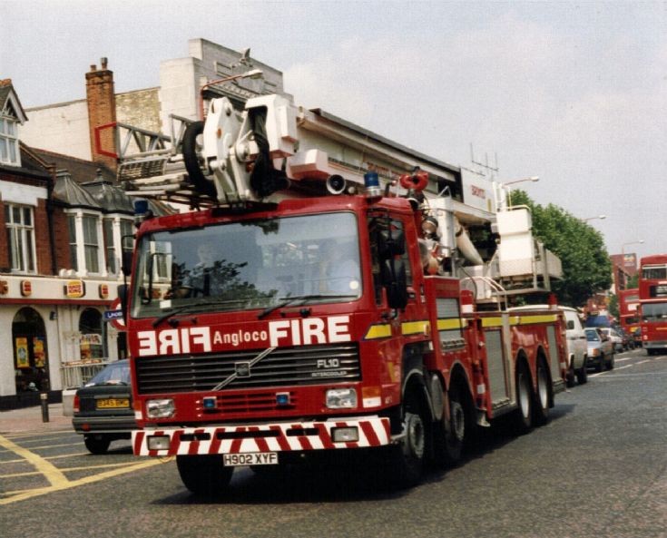Fire Engines Photos - LFB Bronto Volvo FL10 Bronto H902XYF