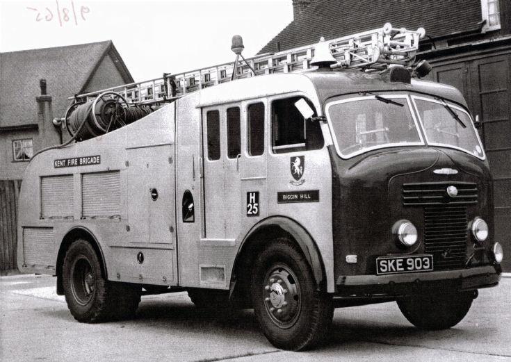 Fire Engines Photos - LFB Commer SKE903