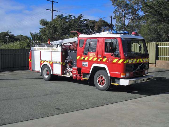 Fire Engines Photos - Volvo FL7 South Australian Metropolitan Fire Servi