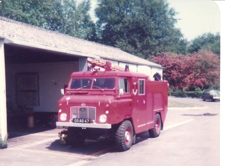 Fire Engines Photos - RAF fire service 1980's Landrover 05AG47