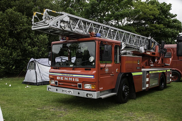 Fire Engines Photos - LFB Dennis Camiva TL B593NPL