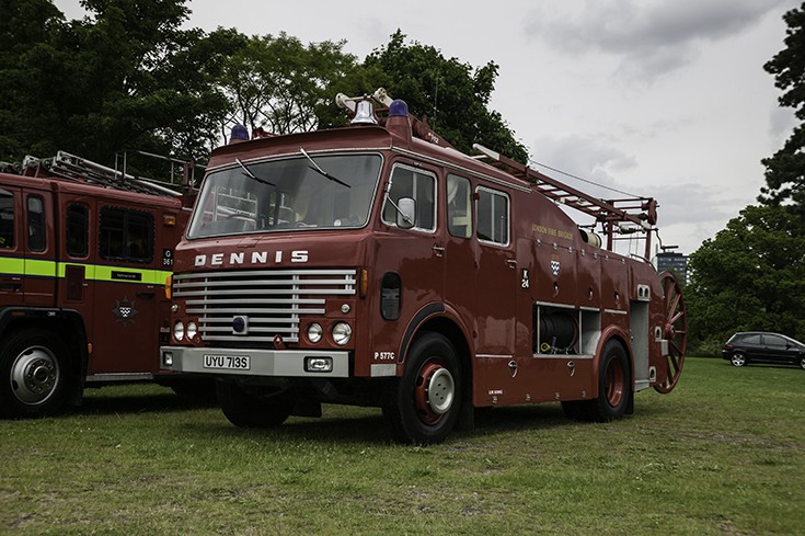 Fire Engines Photos - LFB Dennis Pump Escape UYU 713S