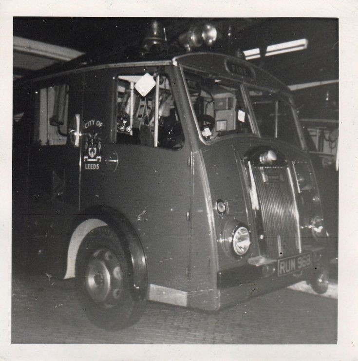 Fire Engines Photos - Dennis f8 Leeds City Fire Brigade