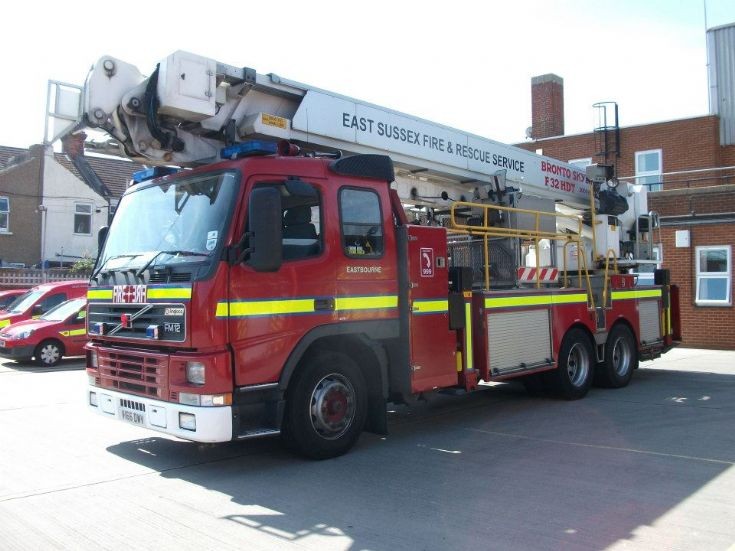Fire Engines Photos - ESF&RS Volvo ALP V166DWV