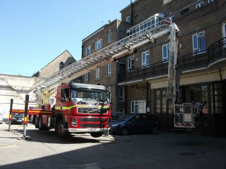 Fire Engines Photos - ESF&RS Volvo ALP GX08JPF