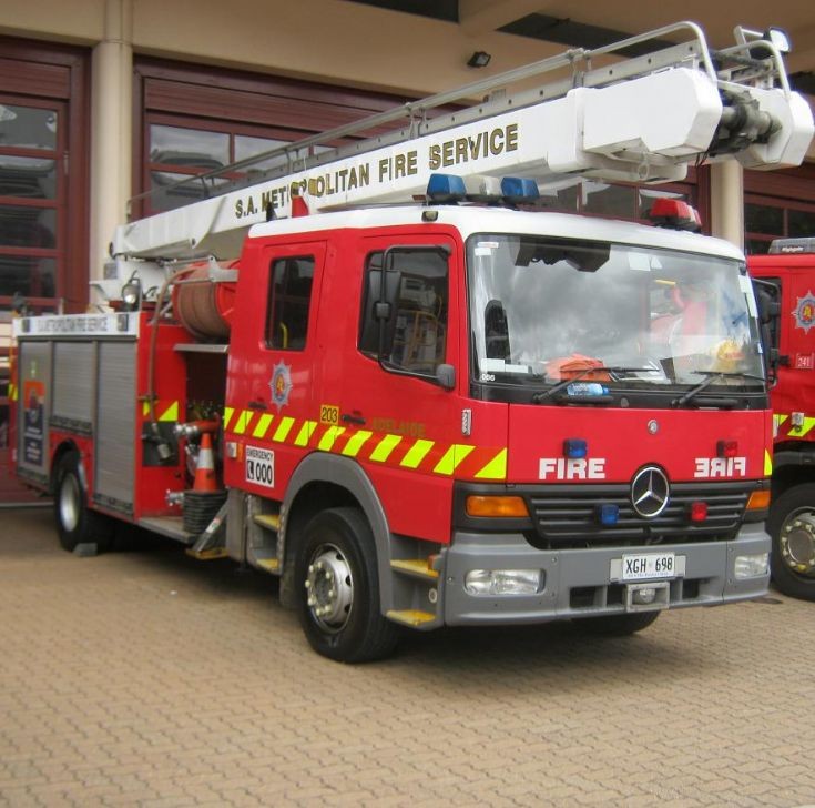 Fire Engines Photos - Mercedes Benz Adelaide 203