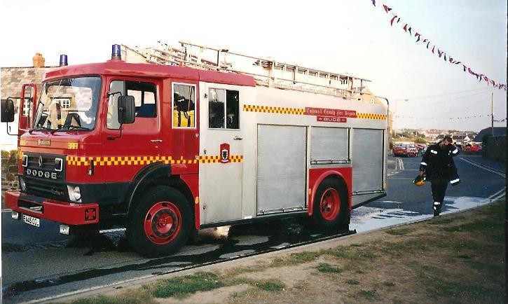 Fire Engines Photos - Dodge/Saxon WrL Cornwall EE445OGL