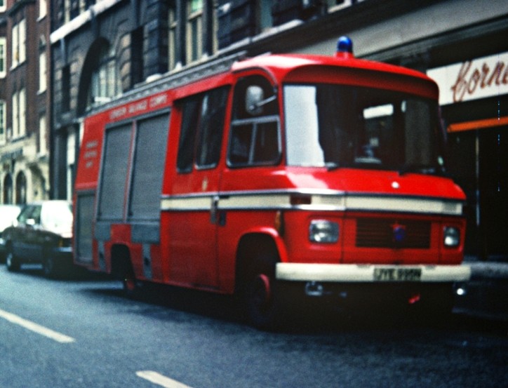 Fire Engines Photos - Mercedes Charterway DCU London Salvage JYE999N