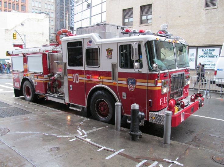 Fire Engines Photos - FDNY Engine 10