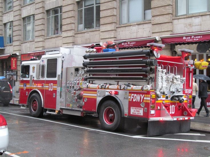 Fire Engines Photos - FDNY Engine 10