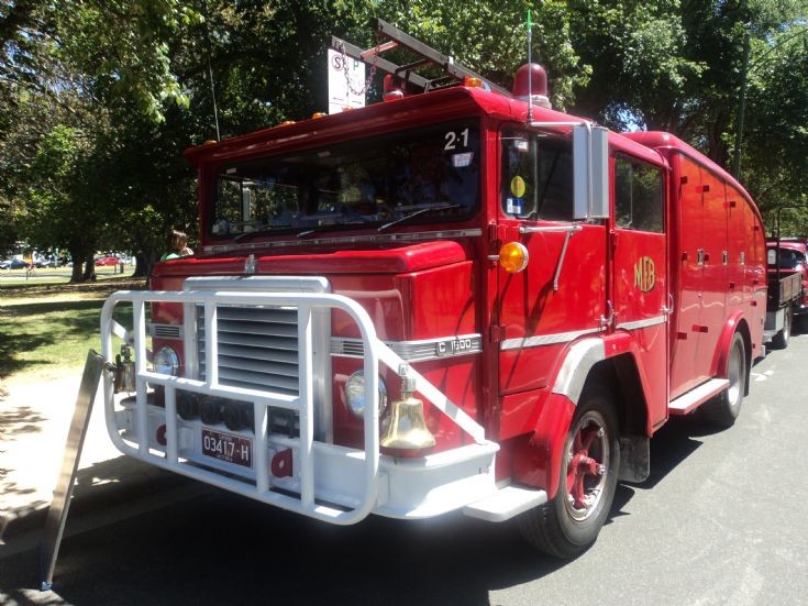 Fire Engines Photos - International Acco, Melbourne, Australia.
