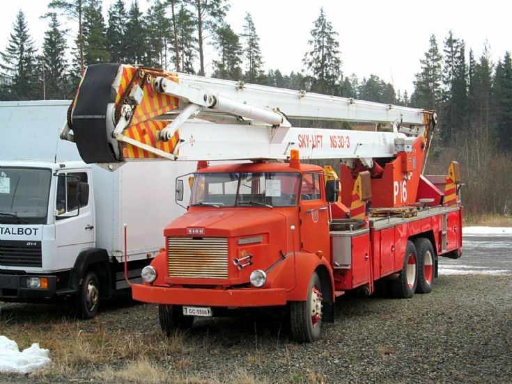 Fire Engines Photos - Sisu Aerial Platform