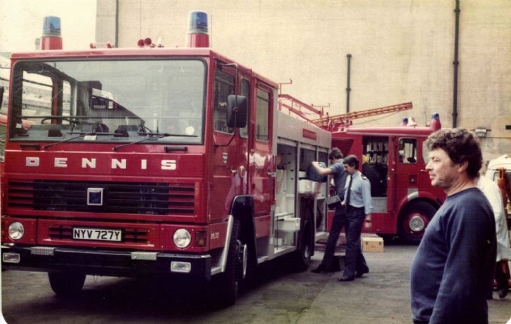 Fire Engines Photos - LFB H26 2x Dennis Pumps