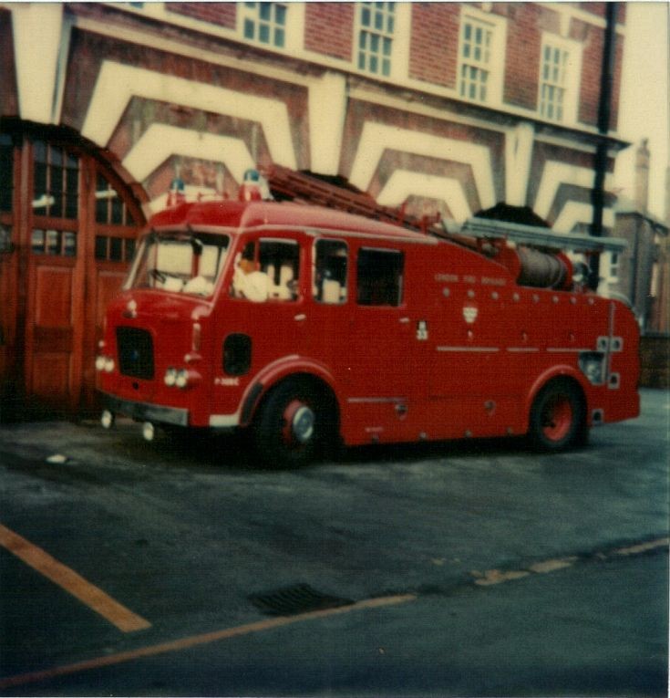 Fire Engines Photos - LFB Dennis 106 Pump