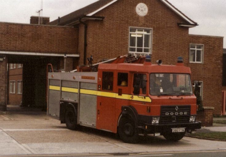 Fire Engines Photos - LFB H41 Renault PL