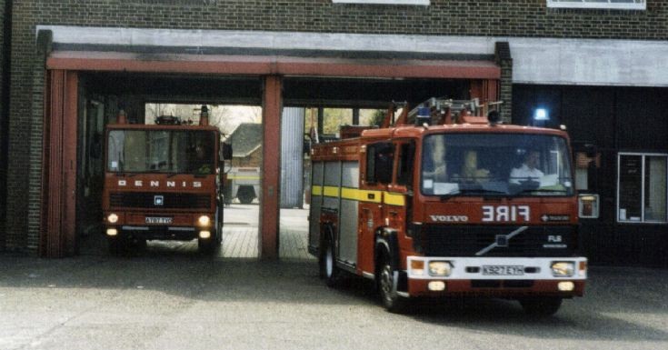 Fire Engines Photos - LFB G28 Turn out