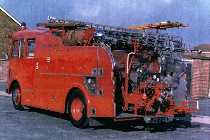 Fire Engines Photos - LFB Dennis F106 rear