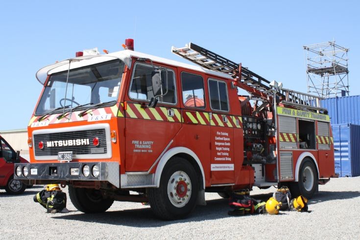 Fire Engines Photos - New Zealand Mitsubishi