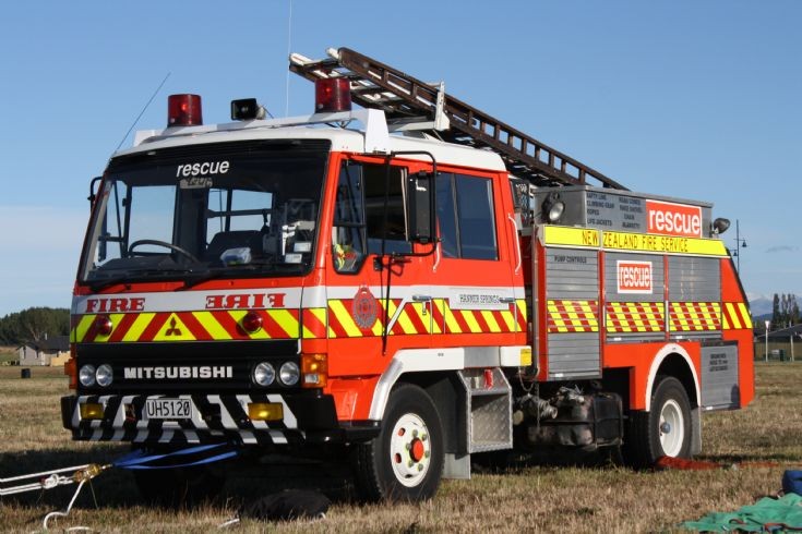 Fire Engines Photos - New Zealand Mitsubishi