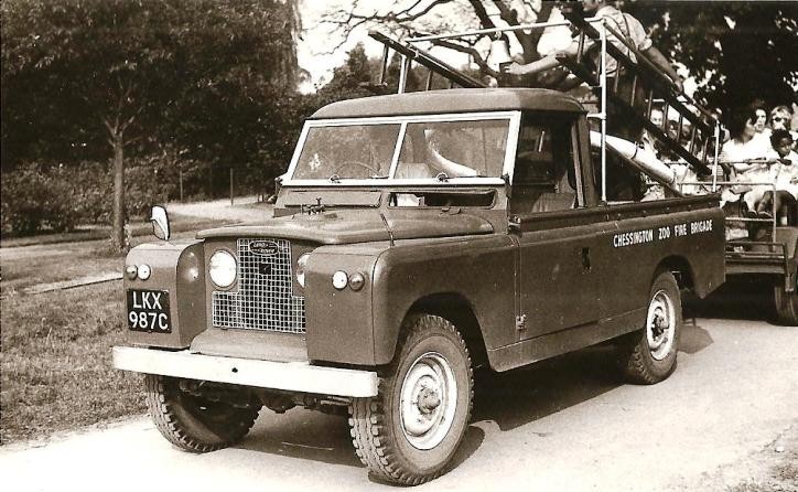 Fire Engines Photos - Land Rover LWB Chessington LKX987C