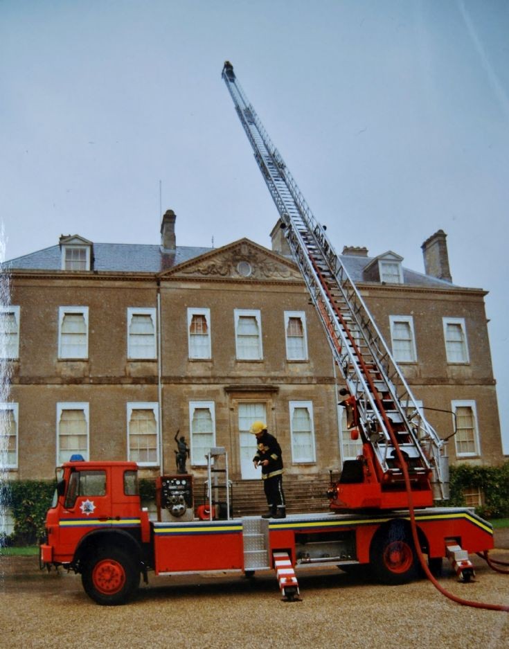 Fire Engines Photos - Bedford Chassis / Turntable Ladder