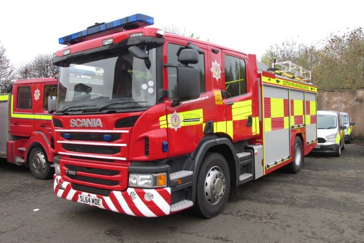 Fire Engines Photos - SL64MDE Scottish Fire & Rescue