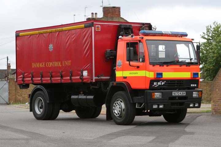 Fire Engines Photos - Swindon Wiltshire Fire service ERF Prime mover