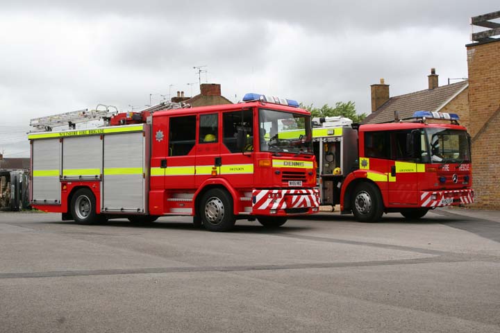 Fire Engines Photos - Wiltshire Fire Service Swindon Dennis and Mercedes
