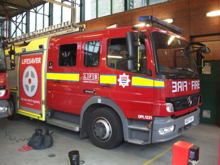 Fire Engines Photos - LFB E41 Orpington Pump
