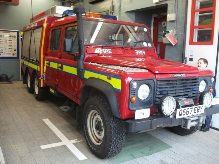 Fire Engines Photos - LFB Rover L6T