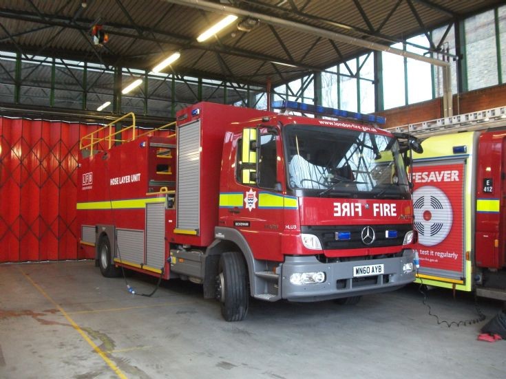 Fire Engines Photos - LFB E43 Beckenham HLU