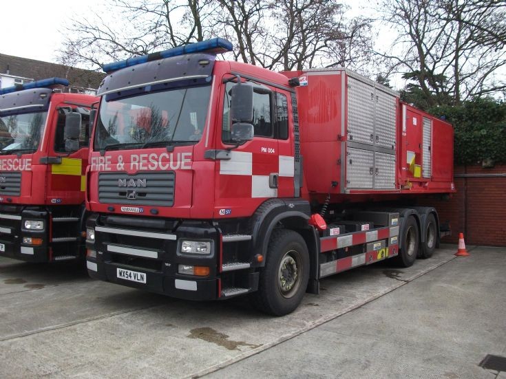 Fire Engines Photos - LFB E43 Beckenham Pods