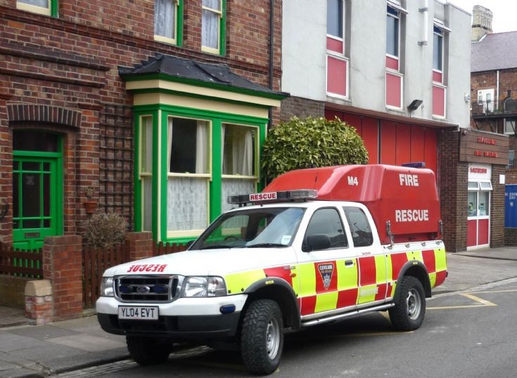Fire Engines Photos - Ford Ranger YL04EVT Cleveland Fire Brigade