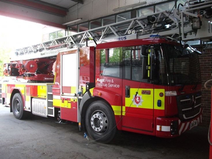 Fire Engines Photos - KFRS TL fleet No 193