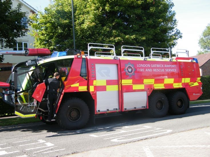 Fire Engines Photos - London Gatwick Rosenbauer
