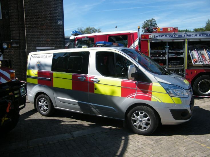 Fire Engines Photos - Ford. Technical rescue unit. West Sussex, Horley