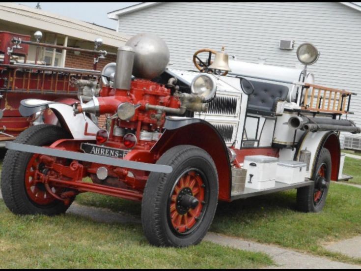 Fire Engines Photos - 1921 Ahrens-Fox No 977