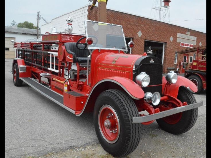 Fire Engines Photos - 1921 Stutz