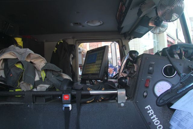 Fire Engines Photos - FDNY R1 What the officer sees