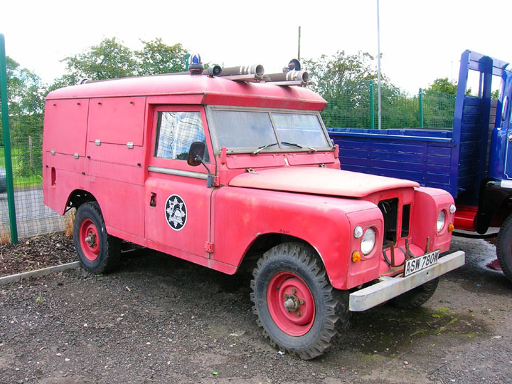 Fire Engines Photos - Land Rover Readwing