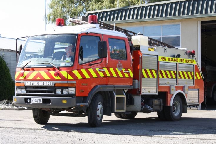 Fire Engines Photos - New Zealand Mitsubishi ZF8738
